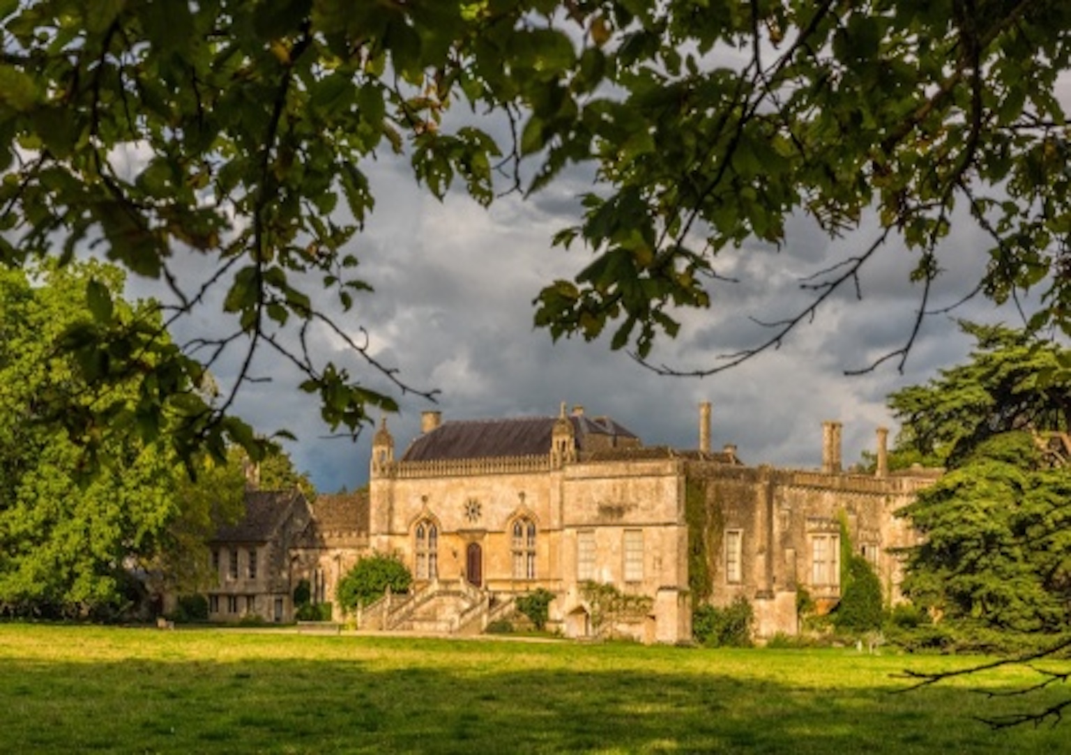 Lacock Abbey – Country house accommodation – Malmesbury